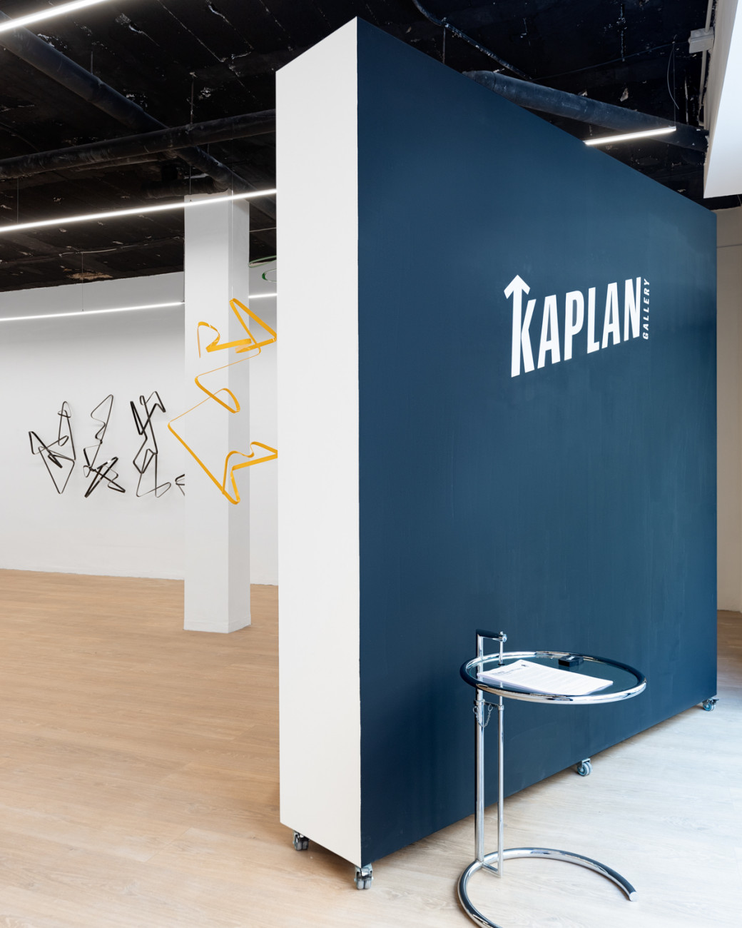 Amarillo, negro y tres verdes – Kaplan Projects