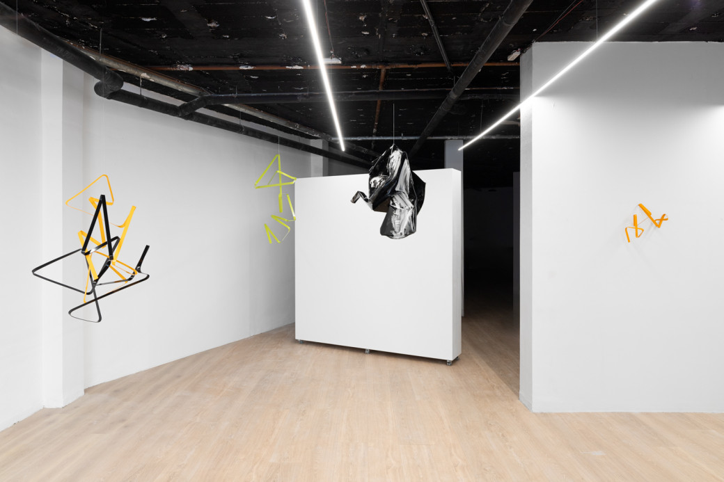 Amarillo, negro y tres verdes – Kaplan Projects