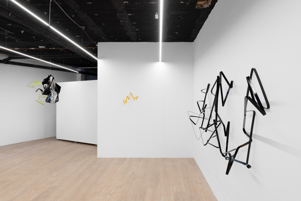 Amarillo, negro y tres verdes – Kaplan Projects